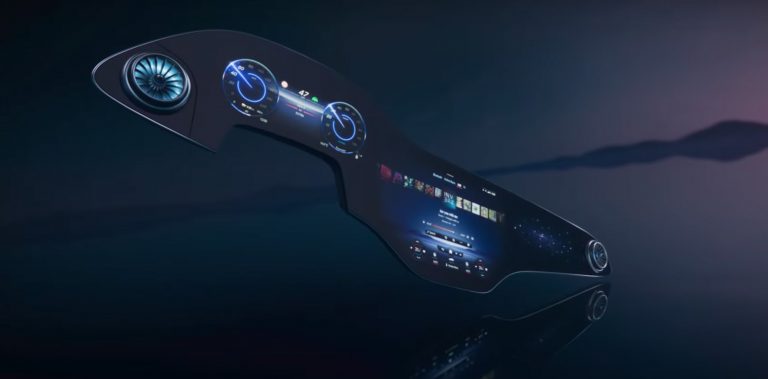 Mercedes-Benz launches the Hyperscreen, a gigantic 56-inch control ...